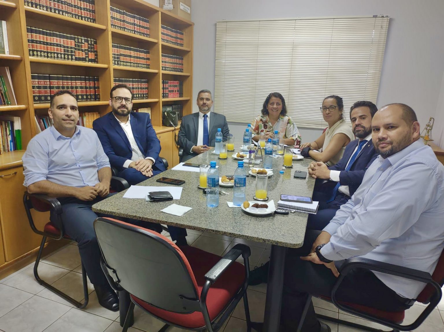 Focate entrega ofício ao governador pedindo “assento e voz” no Grupo de ...